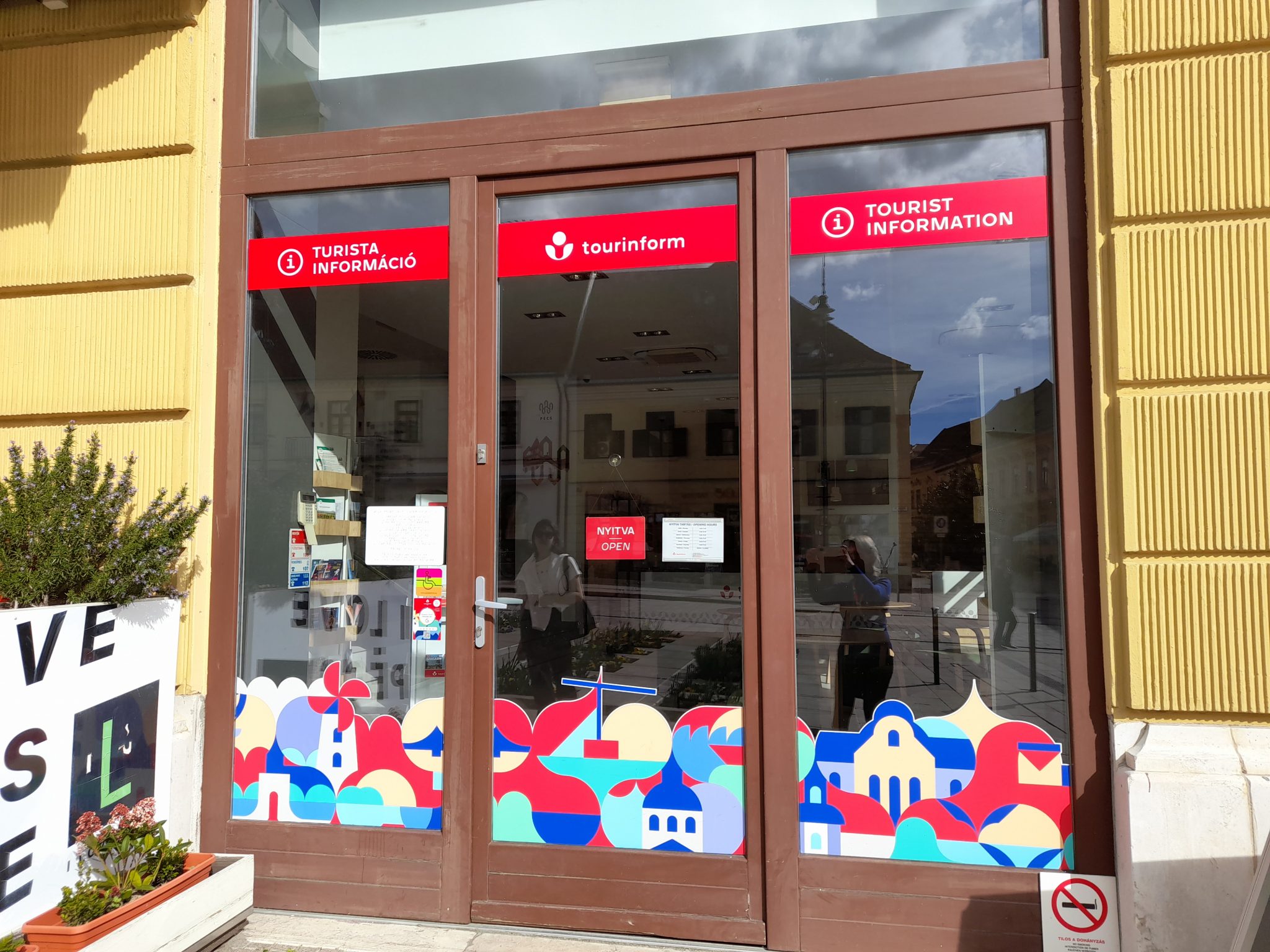 Tourist information point - PécsPoint | Városunk - Pécs, a kultúra városa